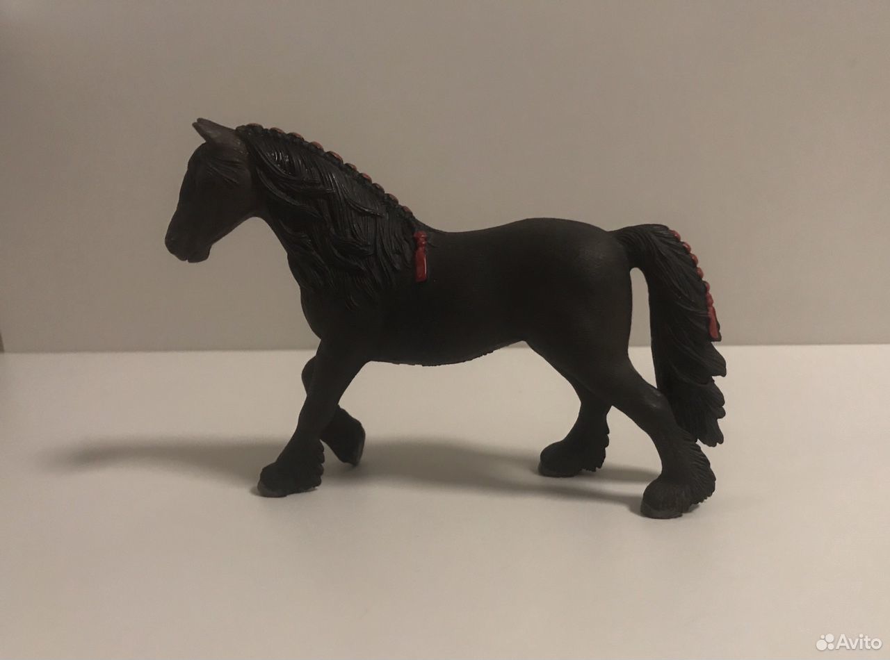 Лошадь schleich фризская кобыла